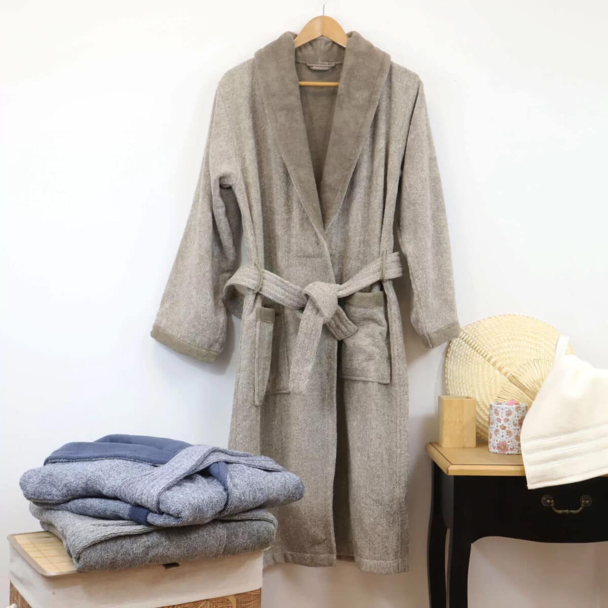 Choisir le peignoir parfait : matières, coupes et tailles adaptées